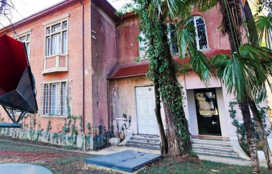 Muzeu kombëtar “Shtëpia e gjetheve” në Tiranë merr çmimin e parë në ...