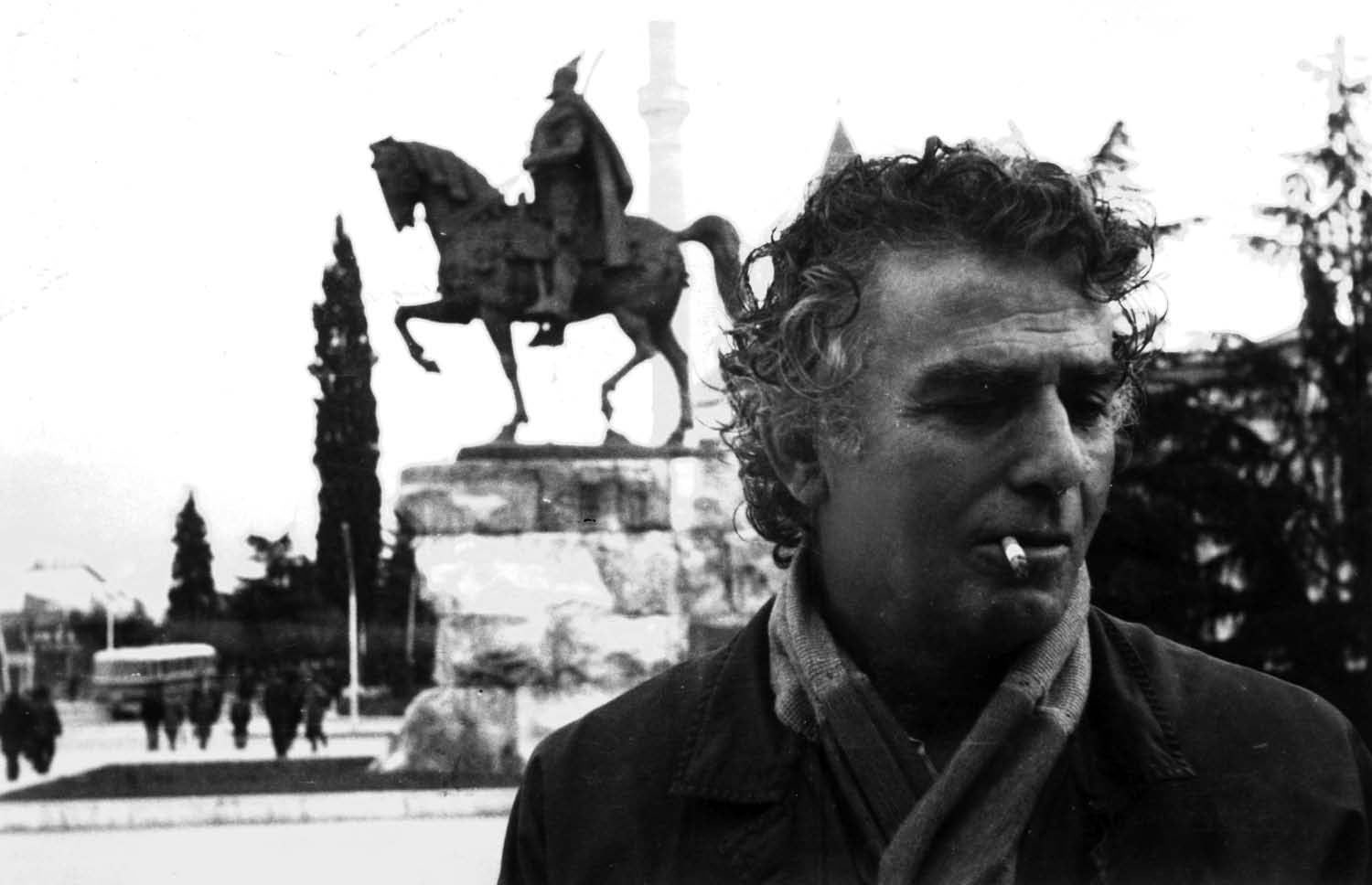 “Po largohem me një peng”, ëndrra e parealizuar e Petro Markos - ObserverKult