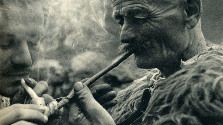 Kodet e shqiptarëve dhe cigarja e ndezur - ObserverKult