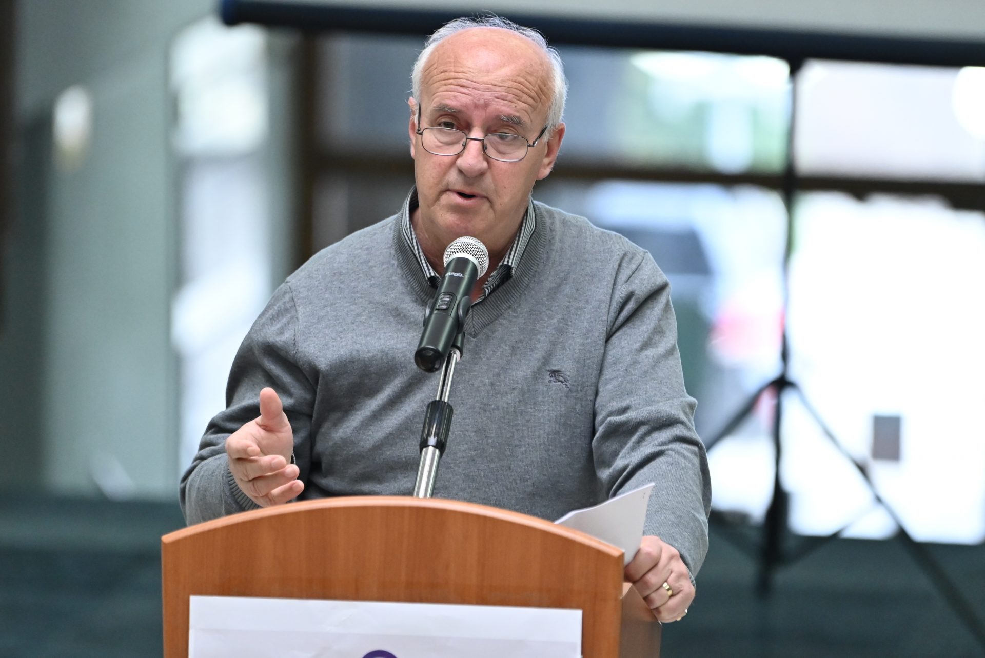 VIDEO-POEZI: Adem Gashi: "Kartolinë për gruan" - ObserverKult