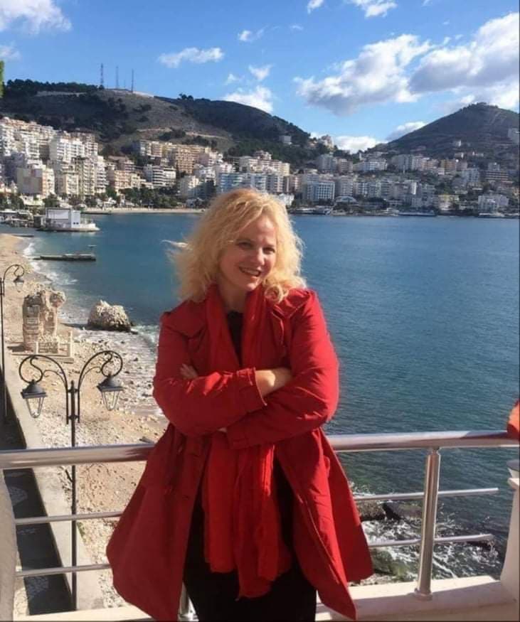 Irena Gjoni: Nga hiri pa prush - ObserverKult