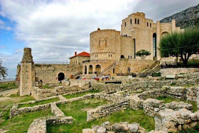 Kalaja e Skënderbeut, punime mirëmbajtjeje në pritje të gjallërimit ...