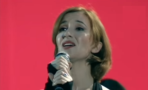 Fitnete Tuda: Mundohem të ik pa fjalë e pa lot' (teksti dhe muzika ...