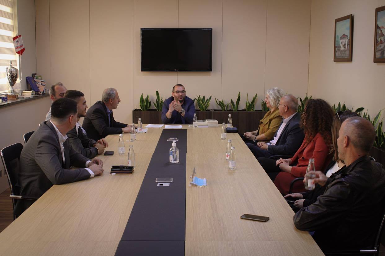 Agim Gjakova shpallet fitues i çmimit letrar “Beqir Musliu” - ObserverKult