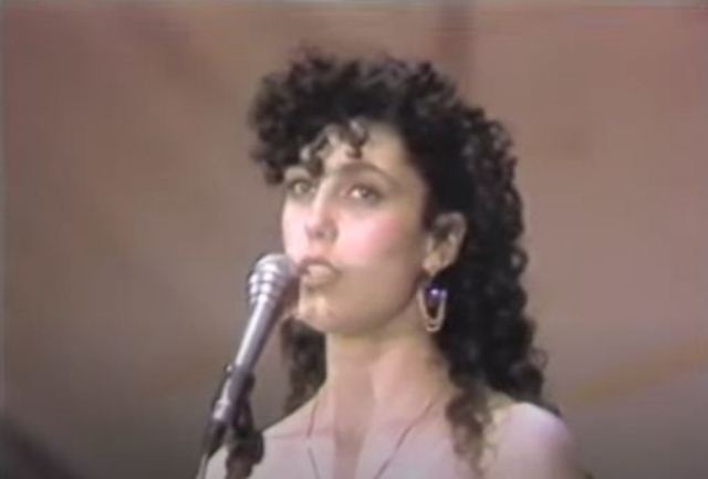 Redina Tili & Artur Dhamo: Si iku kjo bukuri (teksti dhe kënga ...