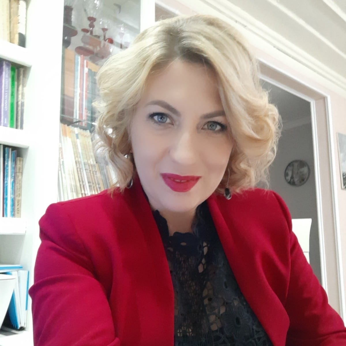 Marsela Neni: Nuk kisha mjaftueshëm para për ta blerë një libër ...