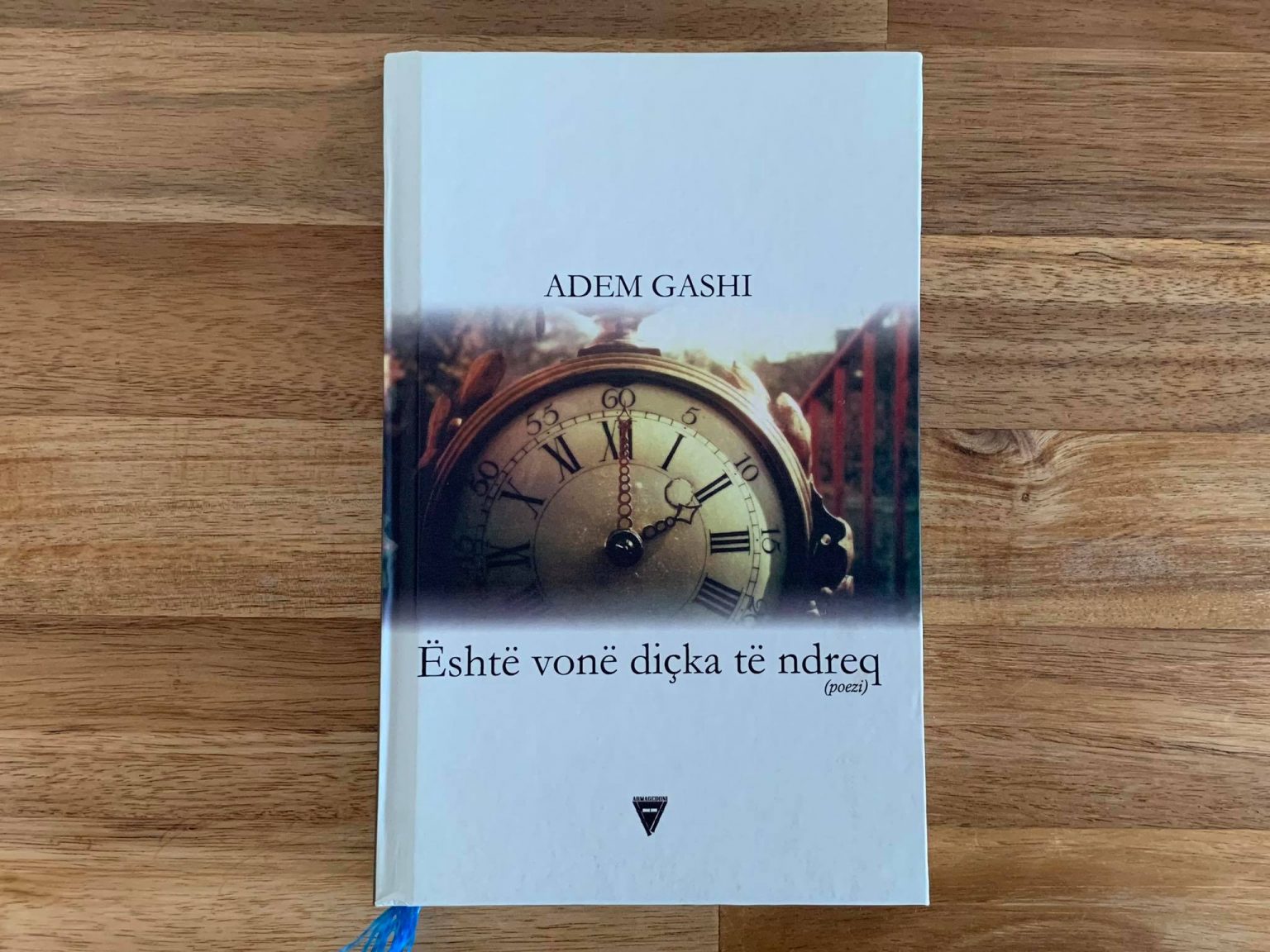 Libri "Është vonë diçka të ndreq" i Adem Gashit del nga shtypi ...