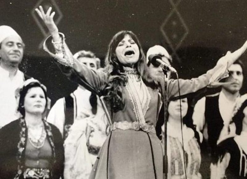 Vaçe Zela: Më ka zënë meraku me një cucë matjane... (teksti dhe kënga ...