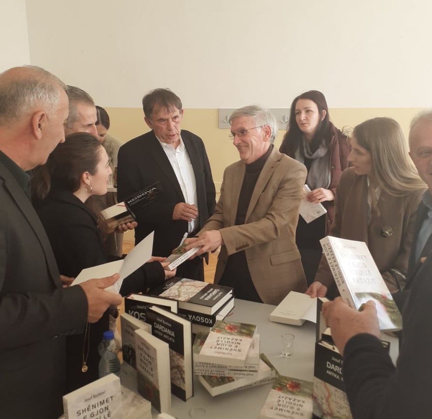 200 libra, dhuratë shkollave të Novosellës së Ultë dhe të Epërme ...