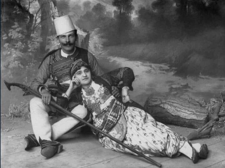 Një ekspozitë e fotografive të çifteve, nga Dinastia Marubi - ObserverKult