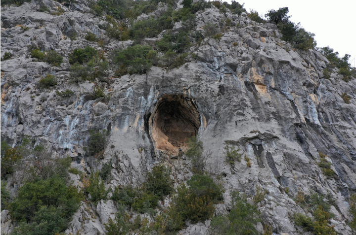 Kisha brenda shpellës, ja çfarë fshihet në Librazhd - ObserverKult