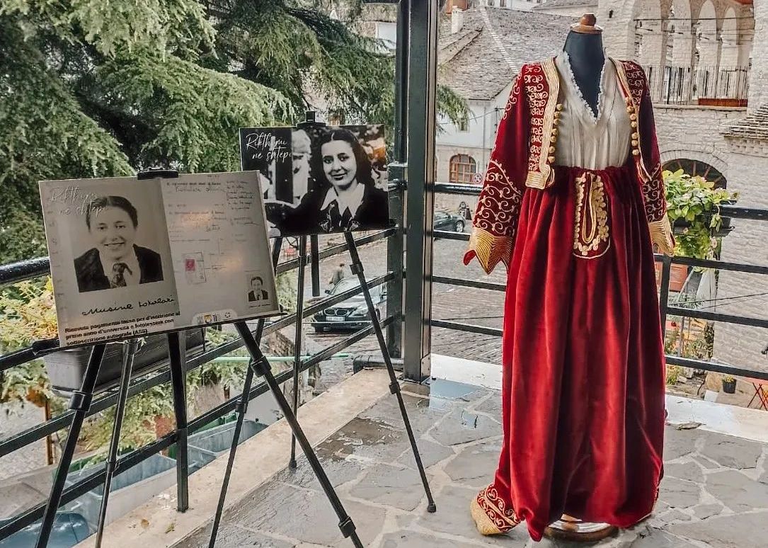 “Rikthimi në shtëpi” i Musine Kokalarit... - ObserverKult