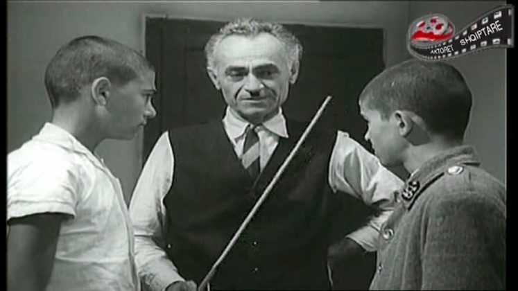 VIDEO: E çuditshme: Ja pse u ndalua ky rol i Kadri Roshit. Nuk u shfaq ...