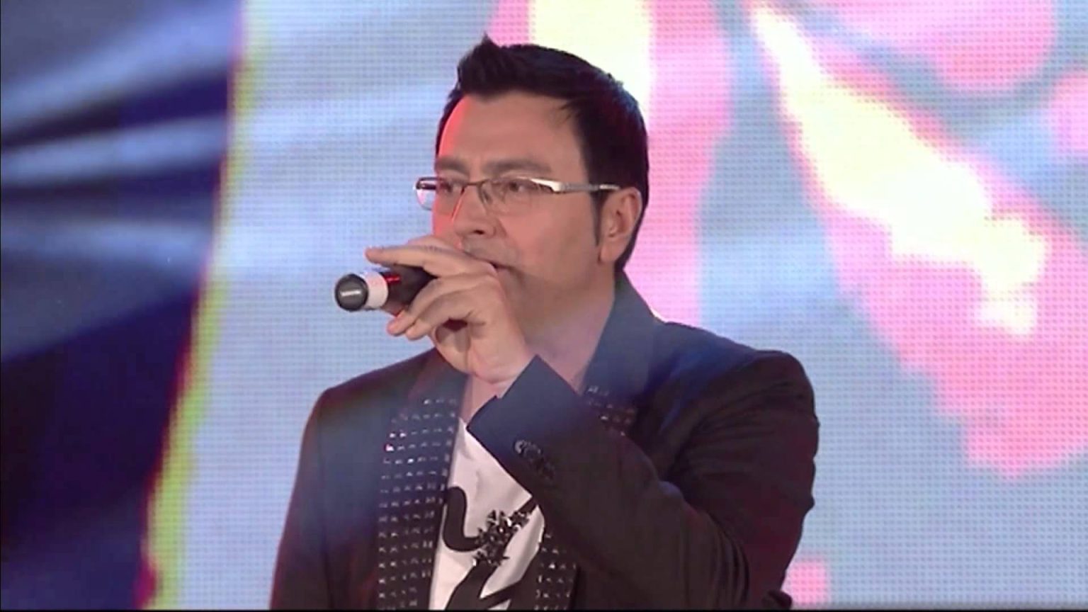 "Në vend të lamtumirës", këngë e interpretuar mjeshtërisht nga Pirro ...