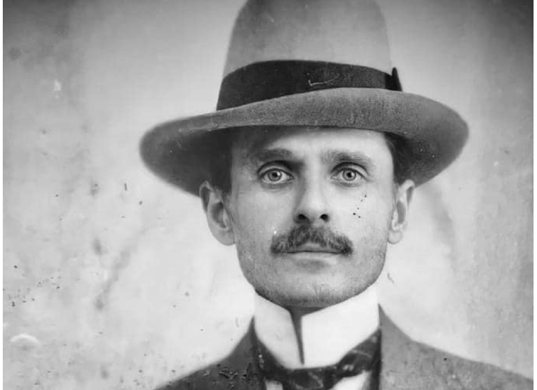 Mid’hat Frashëri: Më vjen keq... për këtë njerëzi pa kombësi, pa gjuhë ...