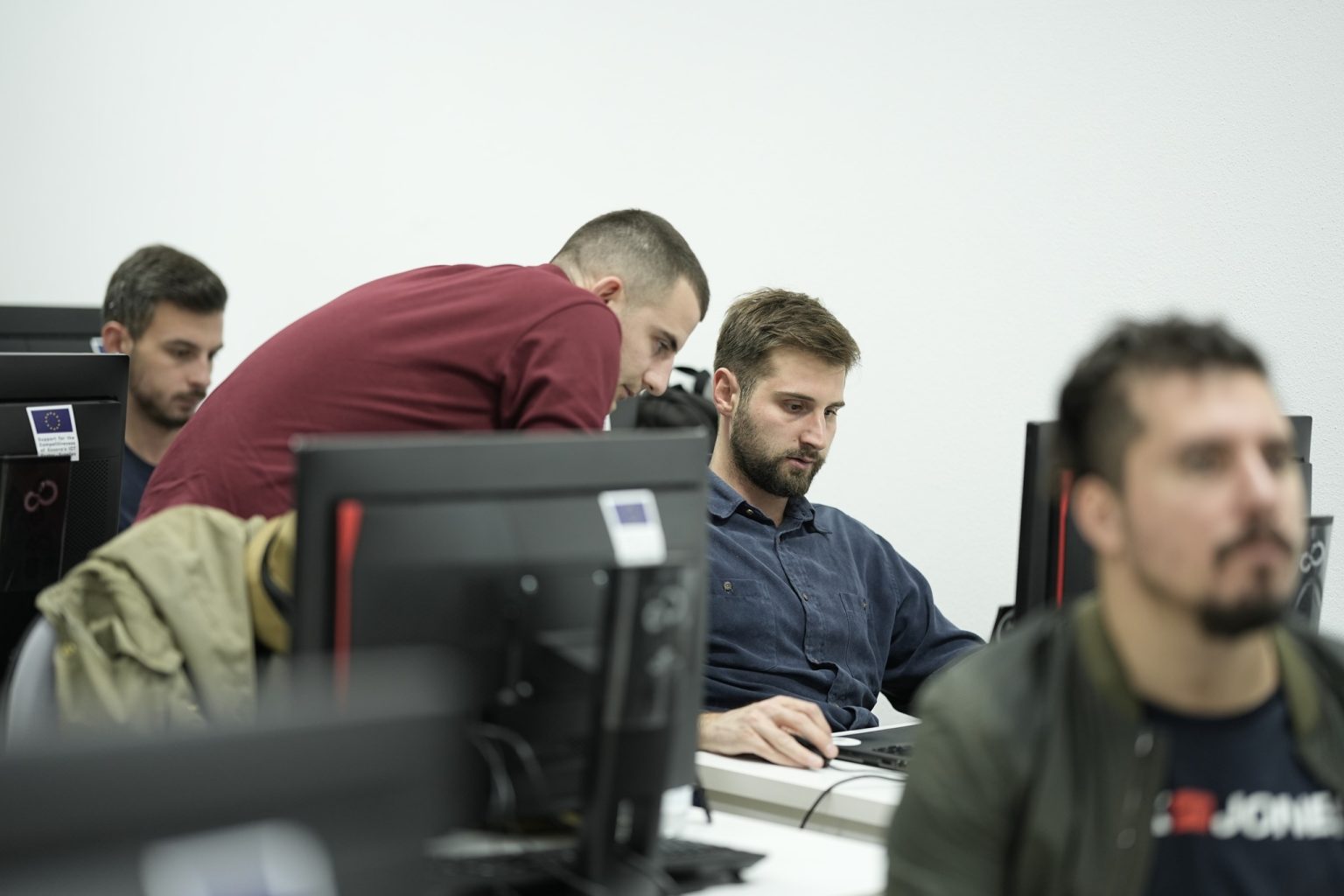 386 aplikantë po ndjekin trajnimet e "ICT for Kosovo's Growth" - ObserverKult