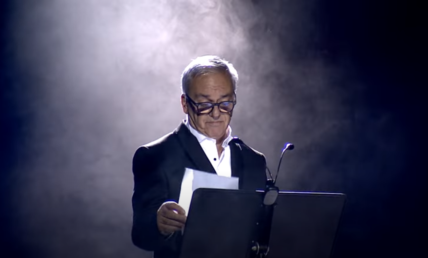 Kastriot Çaushi interpreton poezinë "Mos u dashuro pas një gruaje që ...