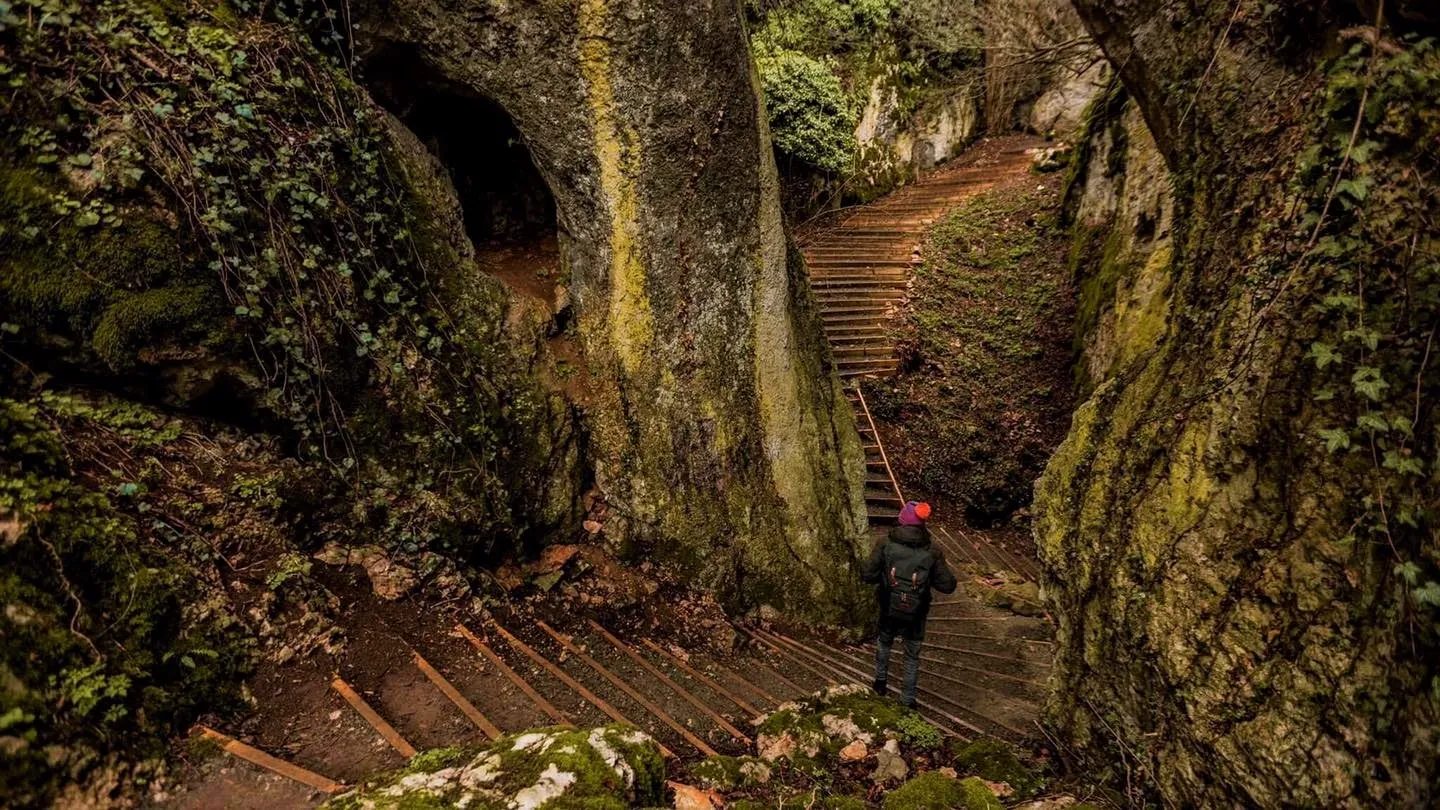 Kështjella e Jerinës dhe Shpella e Kusarit - ObserverKult