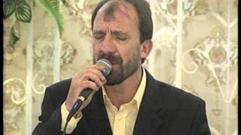 Dëgjojeni këngën e njohur "Në moshën e dashurisë" e interpretuar nga ...