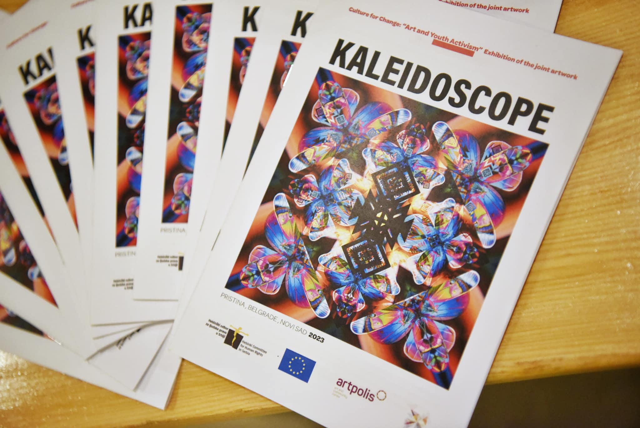 Në ekspozitën "Kaleidoscope" shfaqen vepra të 9 artistëve të rinj, produkt i historive personale