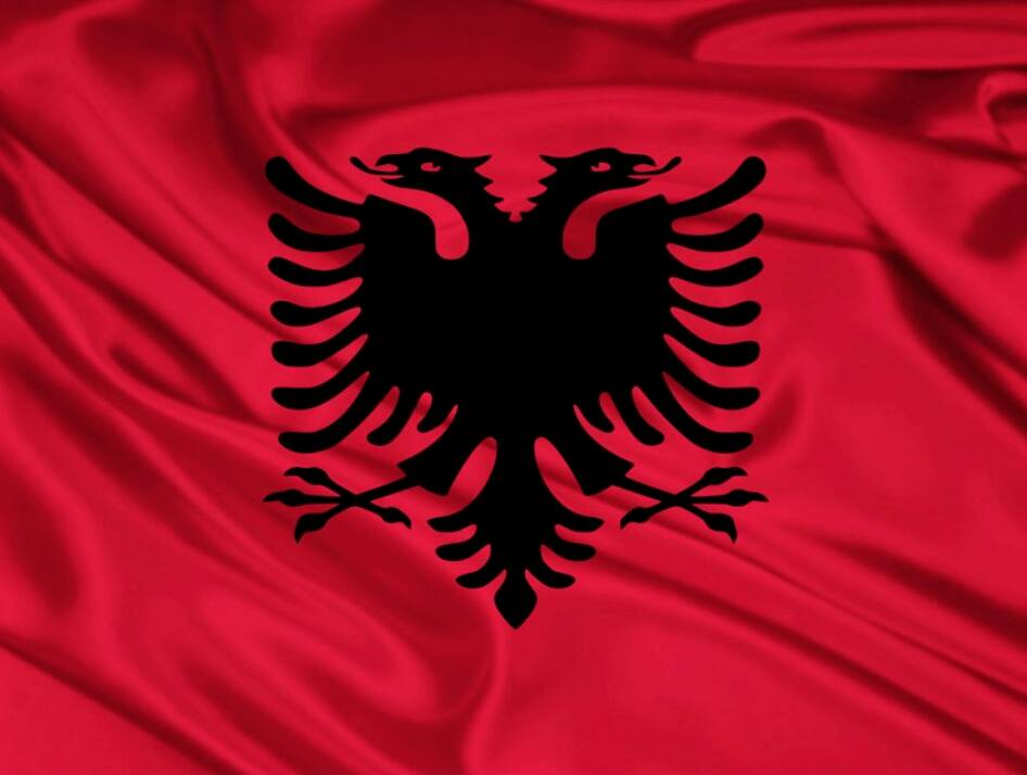 “Kam 40 flamuj kuq e zi nga 1905-1928”, koleksionisti: Janë të ...