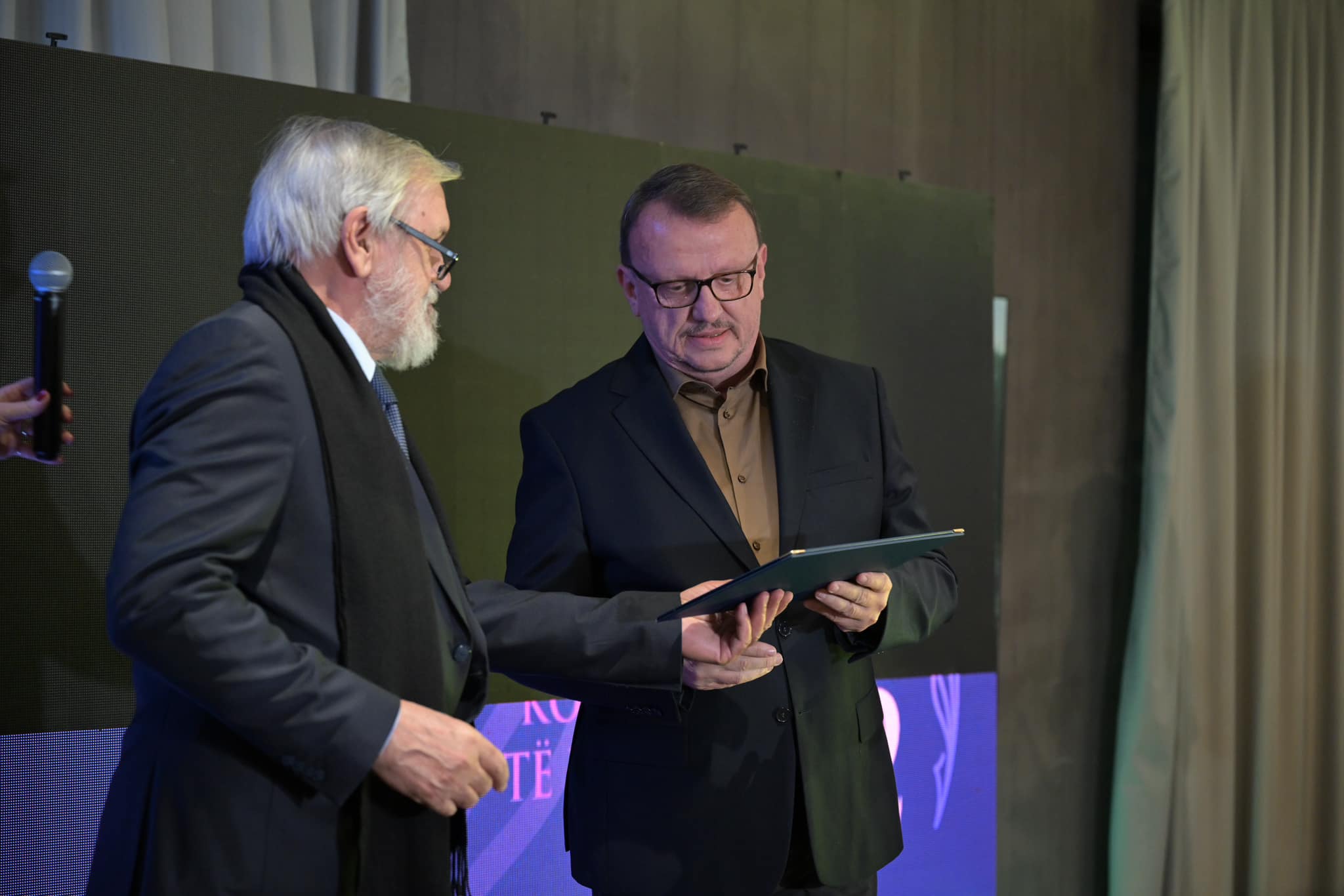 Çapaliku, Veliaj, Lloshi, Jacaj, Meksi dhe Gogo- fituesit e Çmimeve ...