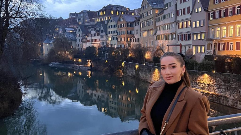 Sidorela Berishaj: E dua natën… - ObserverKult