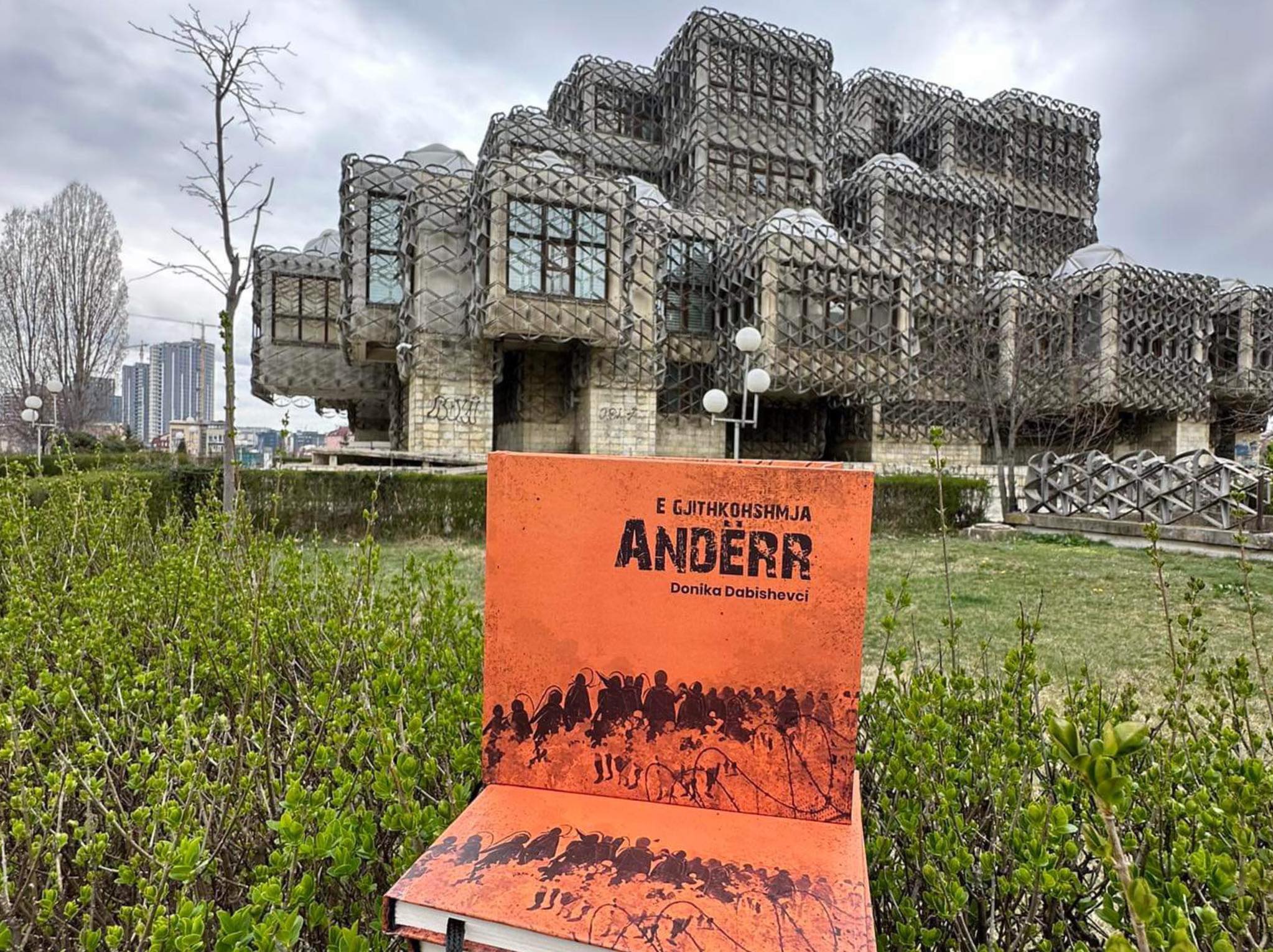 Agron Gashi: Poetika e vdekjes mizore te "E gjithkohshmja Andërr ...