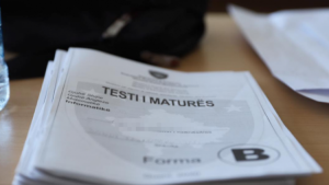 Shumica gabojnë/ Test i maturës apo testi i maturës, dëftesë shkollore ...