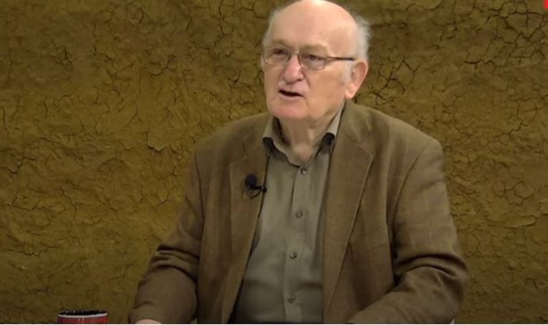 Gjuhëtari Xhevat Lloshi: Televizionet janë mbushur me lolo! - ObserverKult