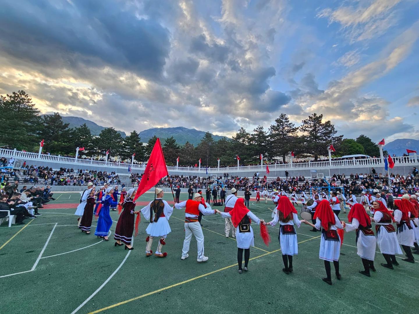 Festivali “Sofra Dardane” bën bashkë artistë nga të gjithë trevat ...