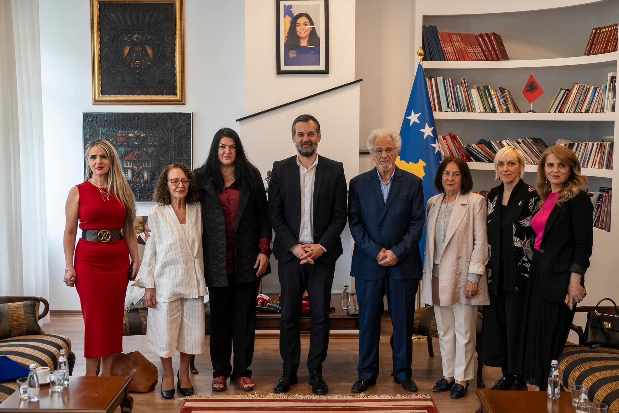 MKRS/ Çmimi kombëtar “Muslim Mulliqi” i jepet Esat Vallës - ObserverKult