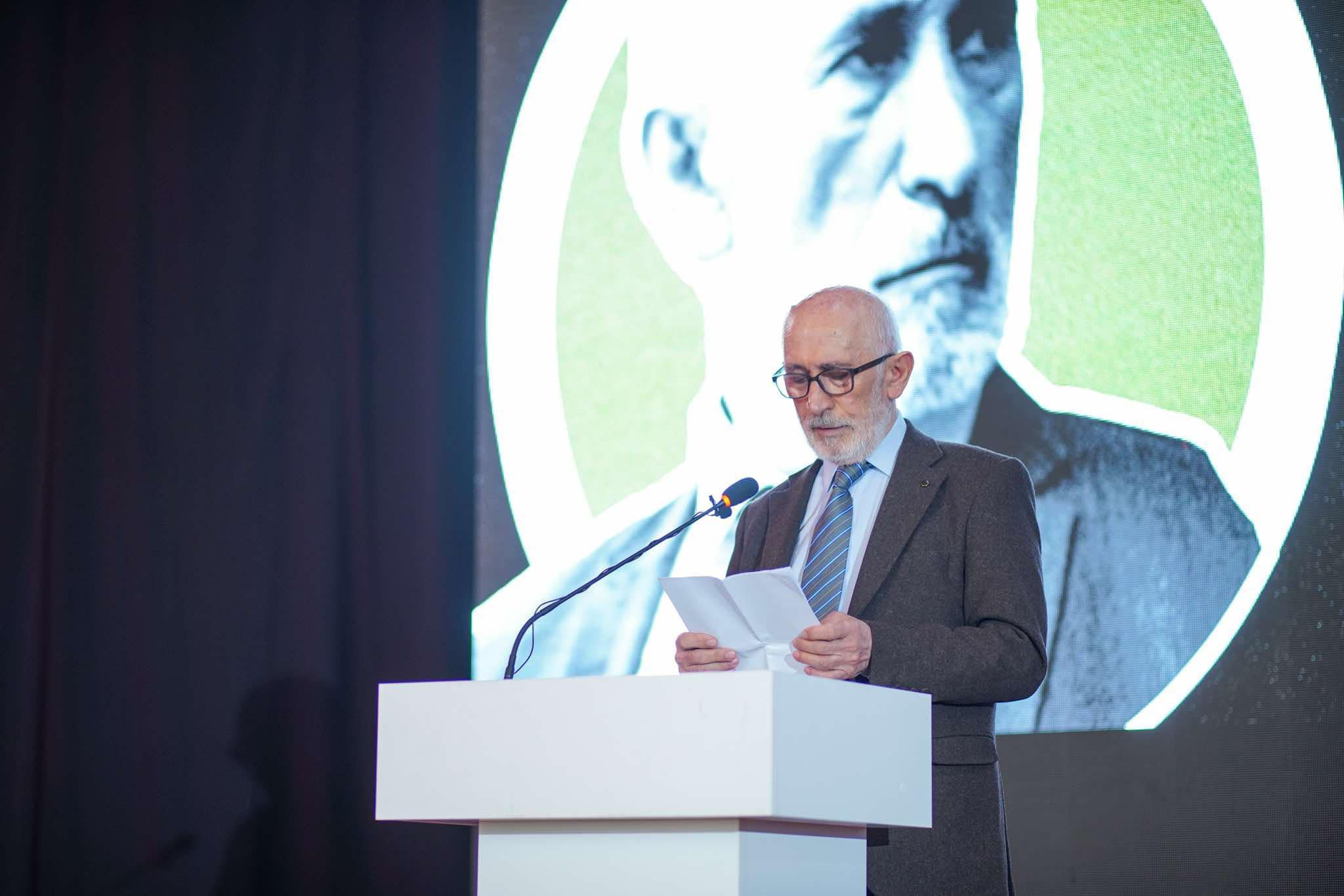 Agim Vinca: Letërsia shqipe në Maqedoni mes shtetit dhe atdheut ...
