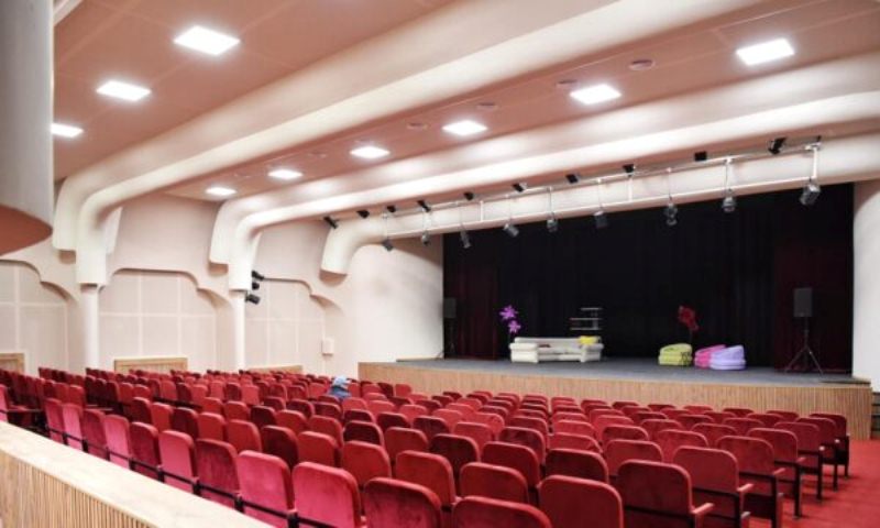 "Menaxheria e Qelqtë", premierë në Teatrin "Muharrem Qena" në Mitrovicë ...