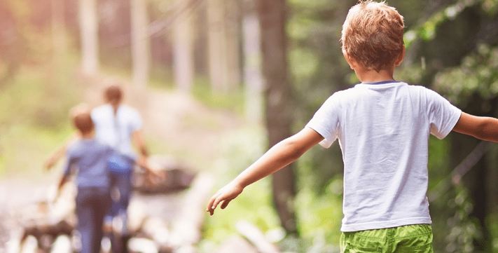 Ja pse fëmijët duhet të luajnë në natyrë... - ObserverKult