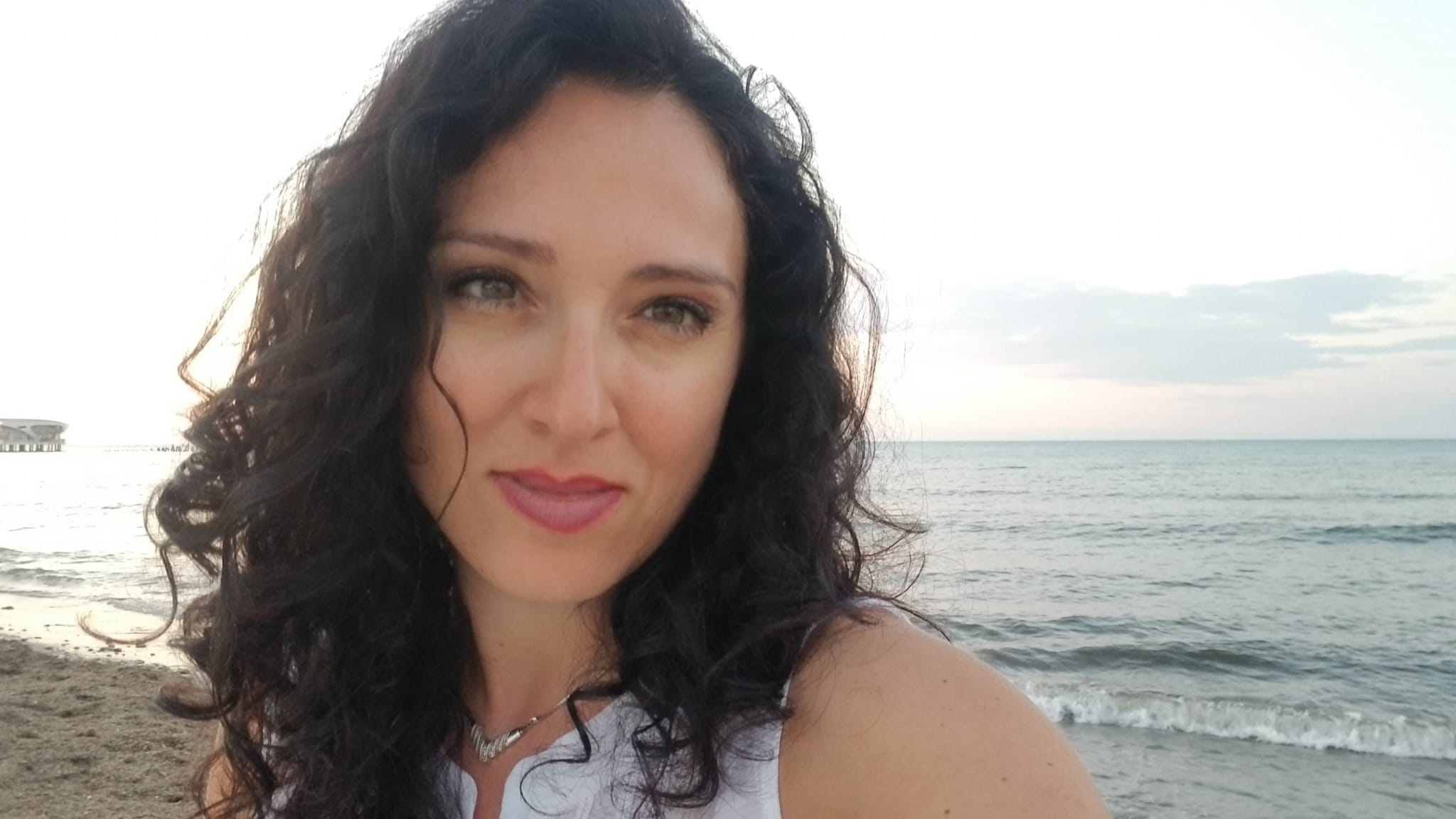 Armenida Qyqja: Në gjuhën shqipe dashuria dhe dhembja flasin më ëmbël ...