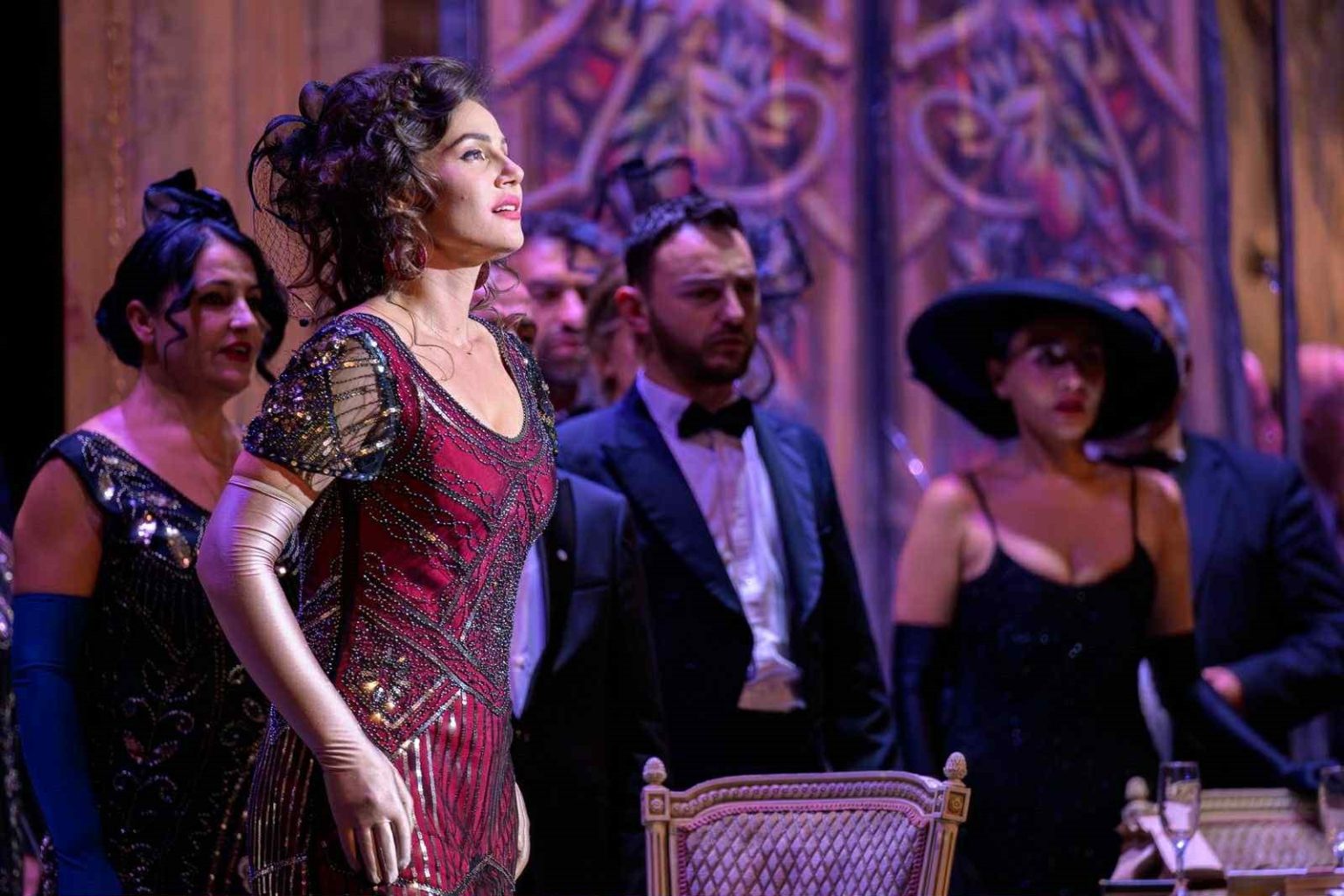 Dy mbrëmje magjike të sopranos Nina Muho dhe "Traviata" që nuk rresht ...