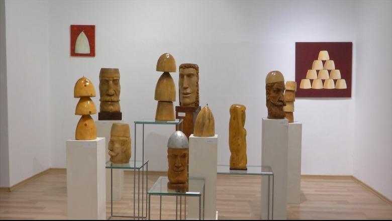 “Plisi”, një ekspozitë për simbolin kombëtar shqiptar (VIDEO ...